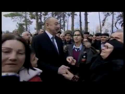 İlham Əliyev sakinlərlə birlikdə vətənpərvər mahnı oxudu