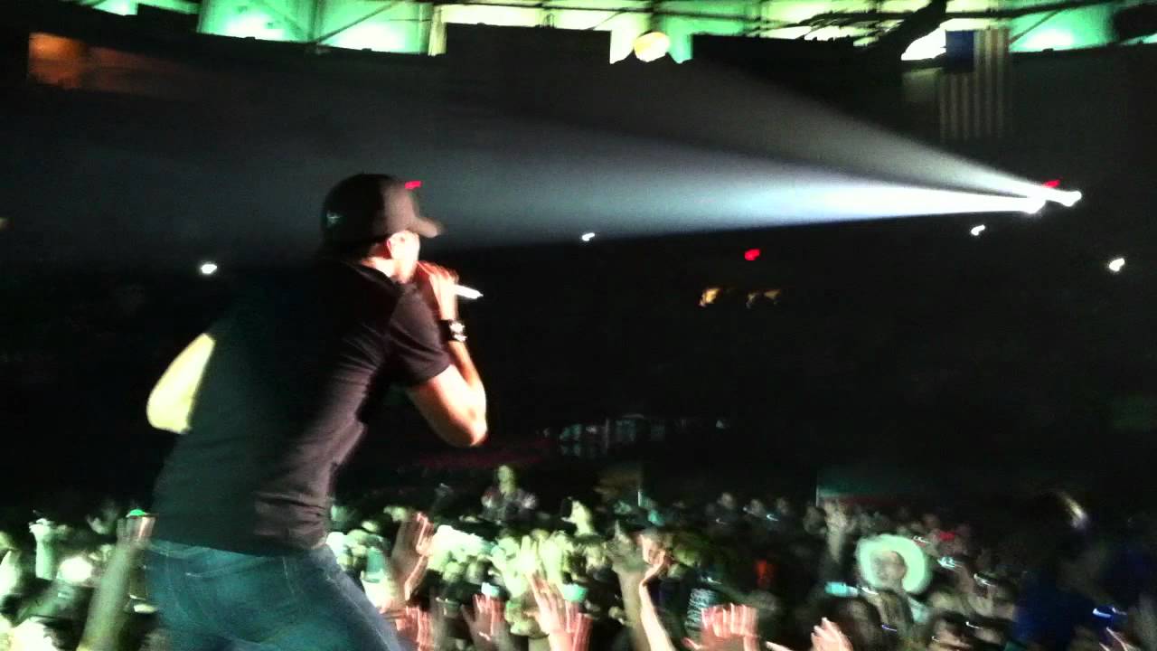 Tailgates and Tanlines Tour 2011, LUKE BRYAN SHOW OPENER! - YouTube
