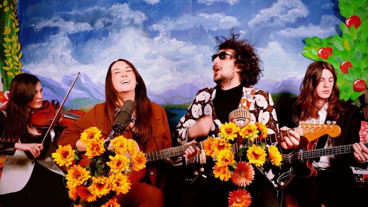 TTRRUUCES - Something Inside (Live) - YouTube