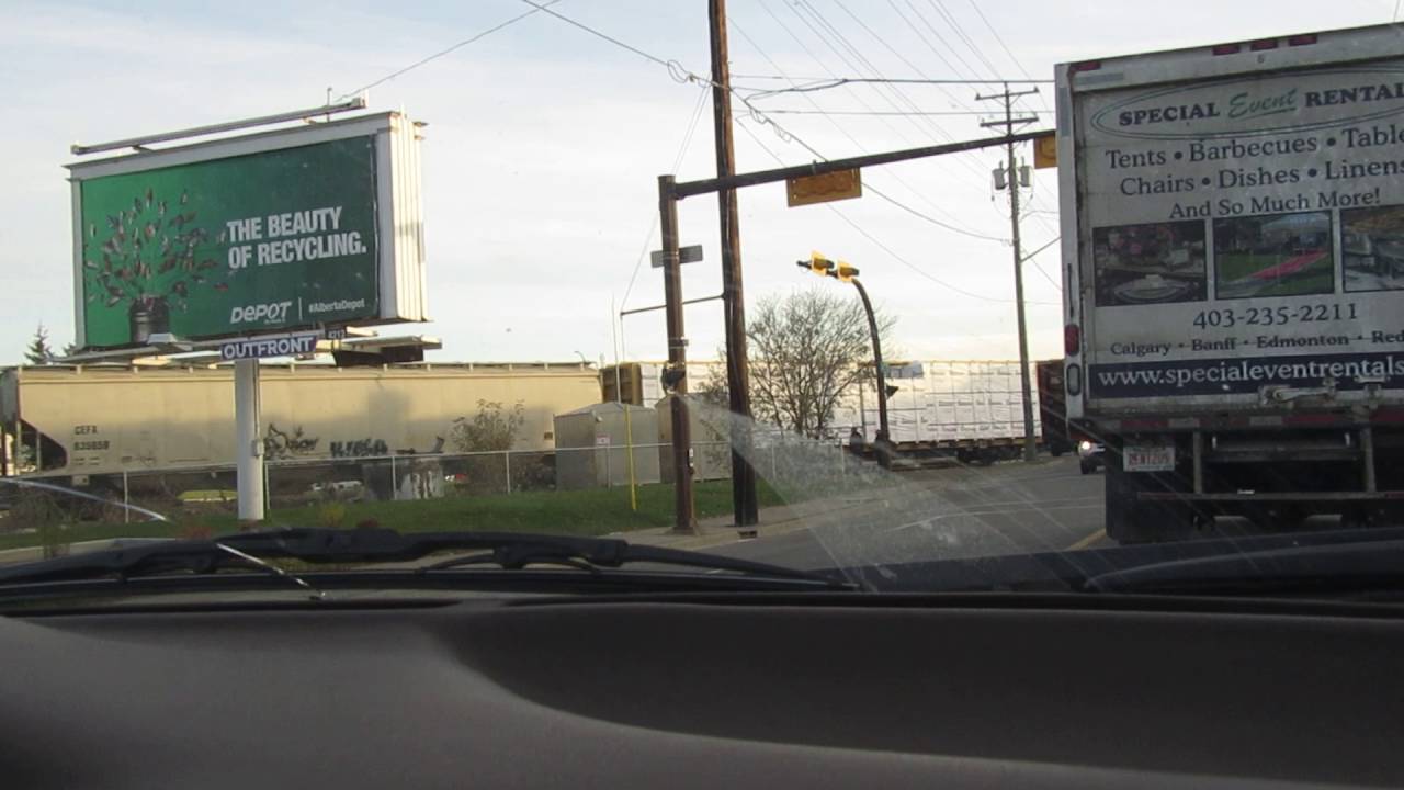 UP 5359 Leads Train 468 into Alyth yard. - YouTube