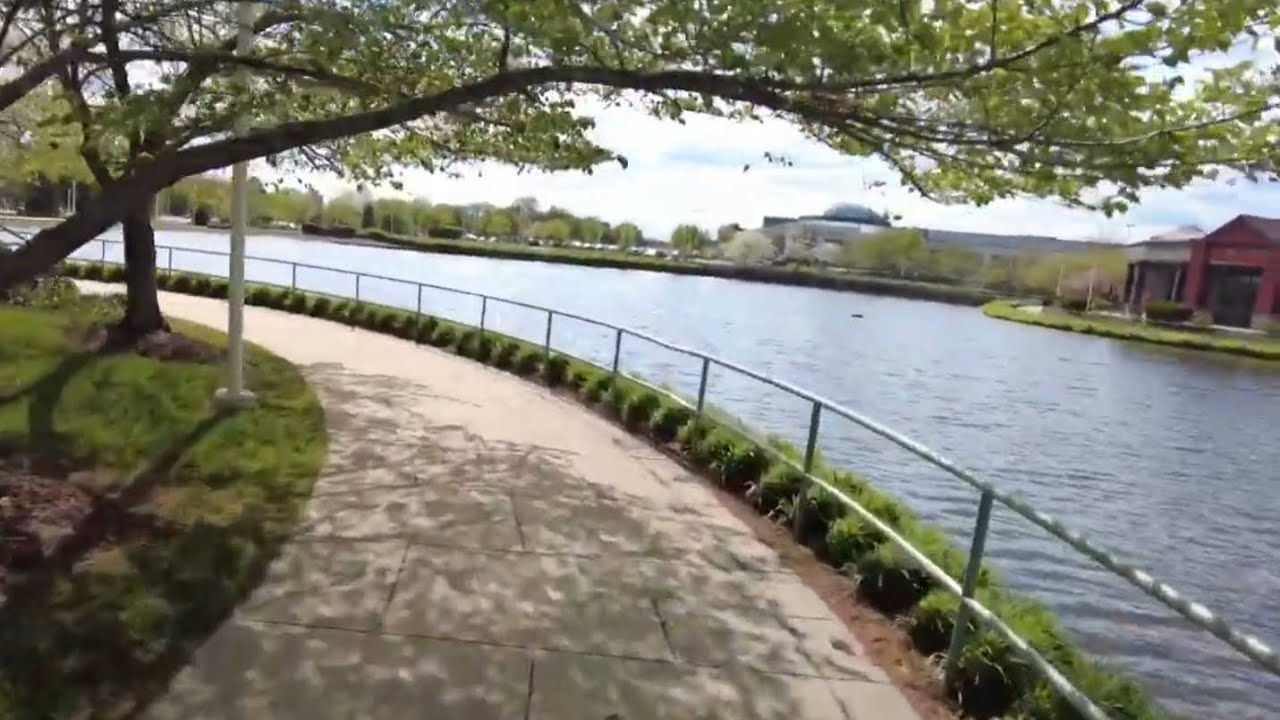 THE PRETTIEST STRIP MALL IN AMERICA - YouTube