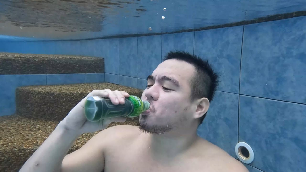 drinking Verde Wheatgrass Pandan and Honey underwater - YouTube