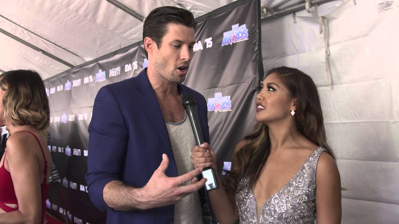 Chadd Smith get "MAD" on the Industry Dance Awards red carpet - YouTube