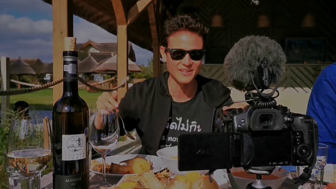 Celebrul vlogger food & travel Mark Wiens în Delta Dunării - YouTube