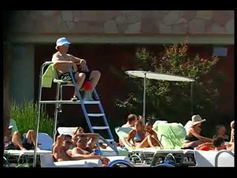How lifeguards take a bathroom break