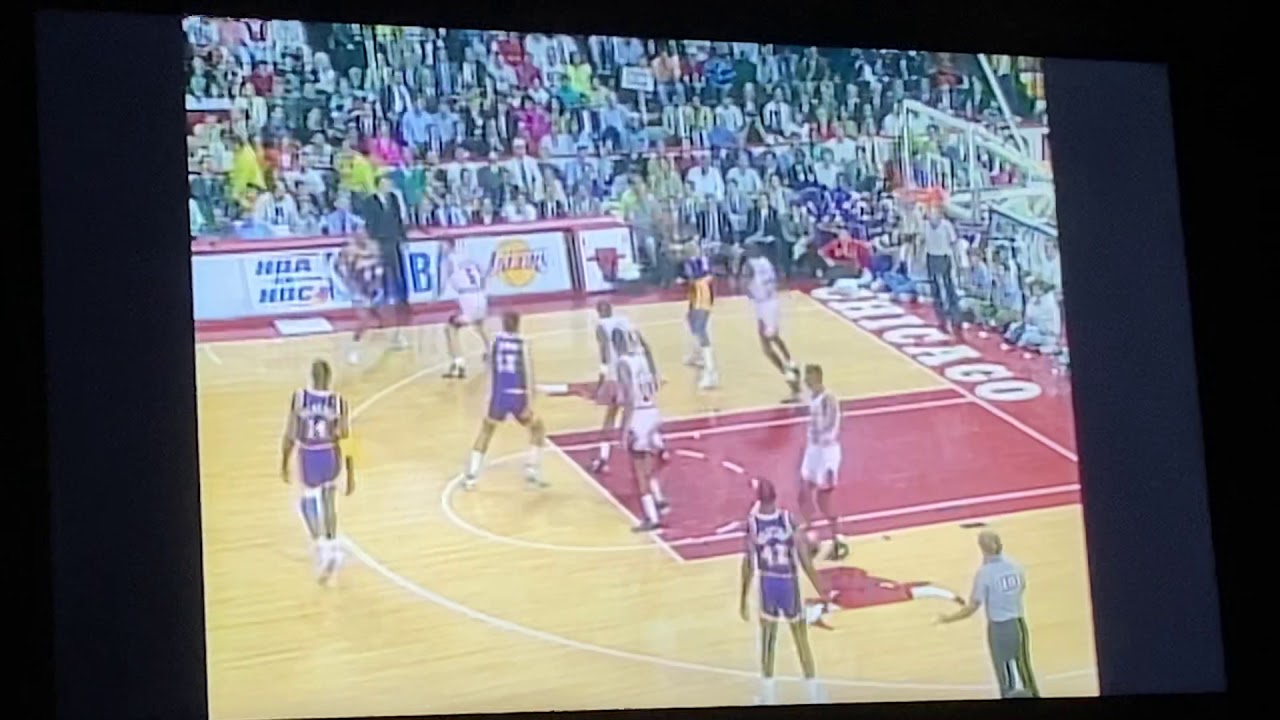 Magic Johnson Assist to Vlade Divac - YouTube