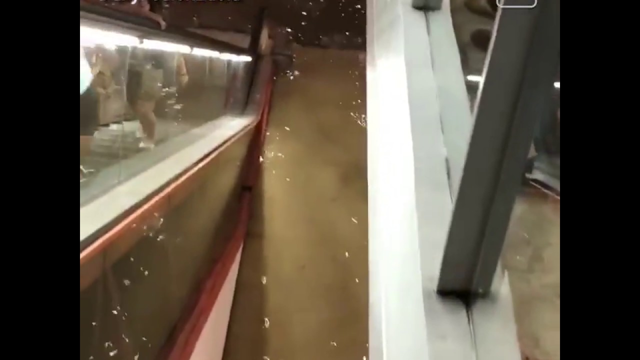 Farmers Plaza in Cubao flooded due to a thunderstorm - YouTube