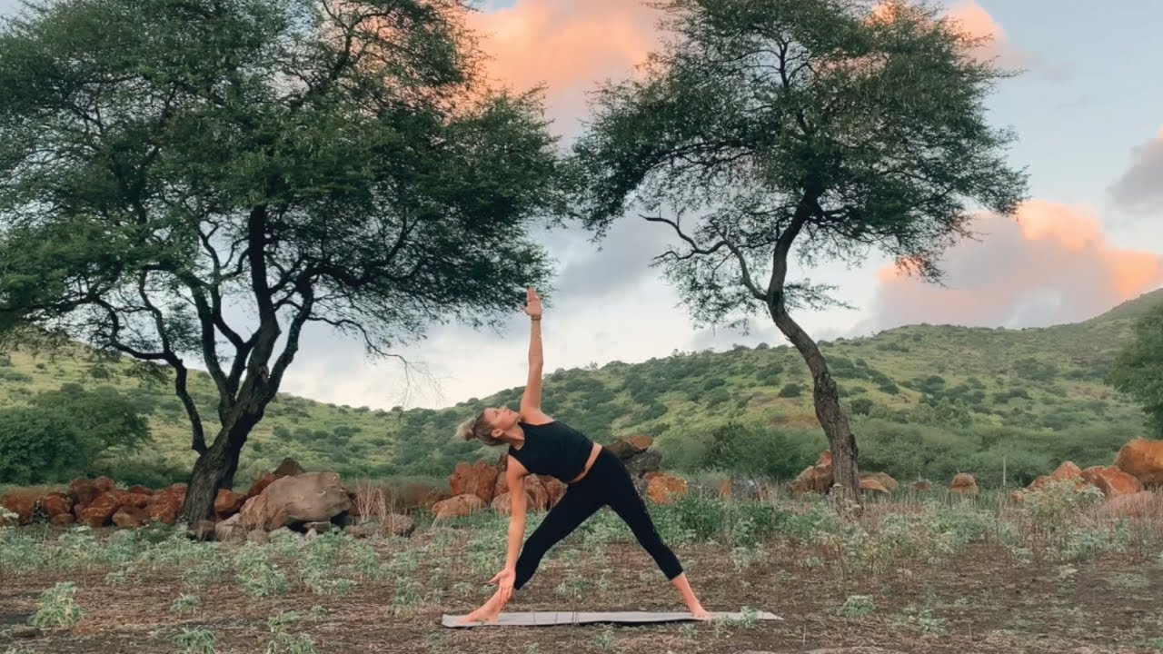 30 min Gentle Yoga Flow ♥ Hatha Yoga - YouTube