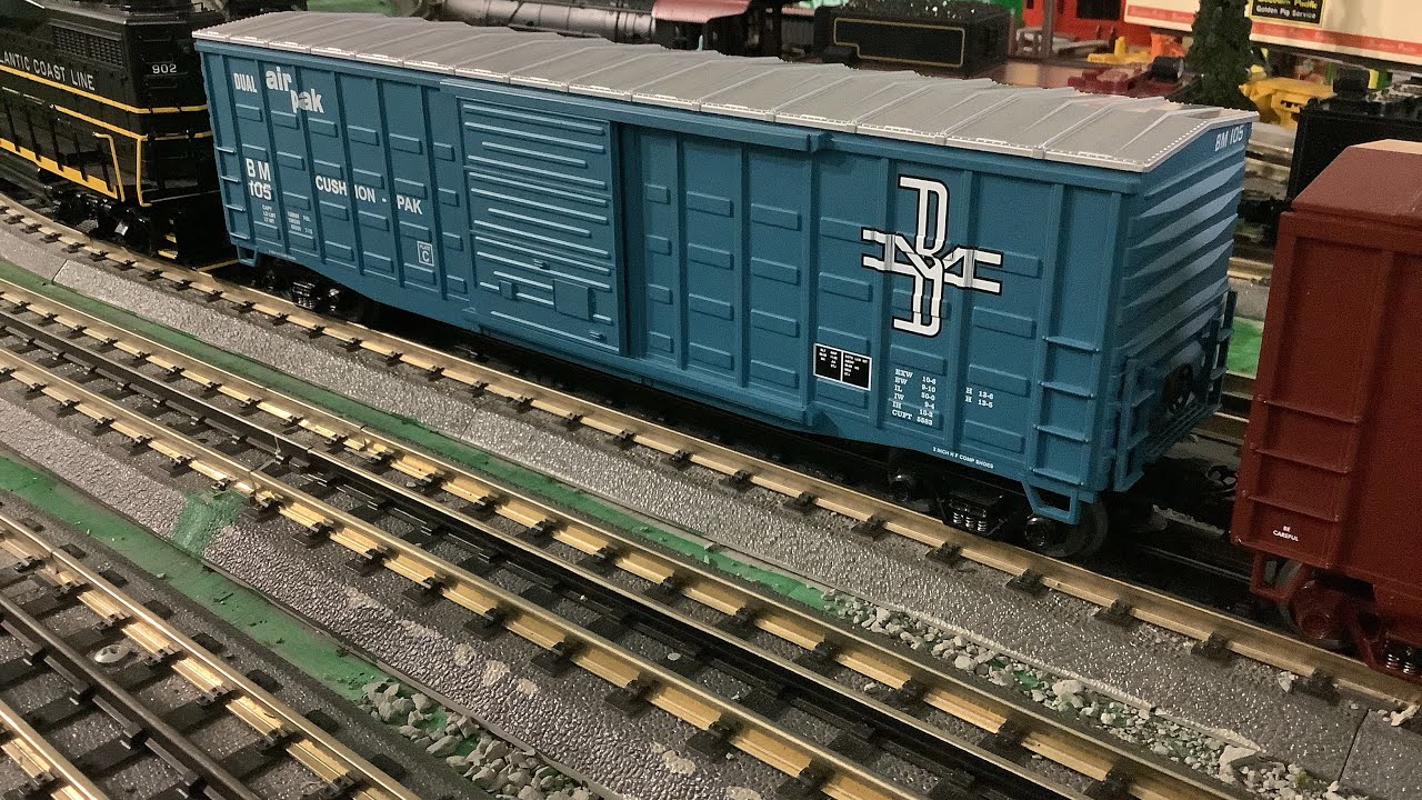 MTH Premier 50 ft. Boxcars pulled by a Williams GP30 - YouTube