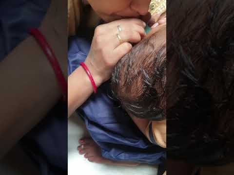 बच्चे के कान से बग निकलना सीखें
