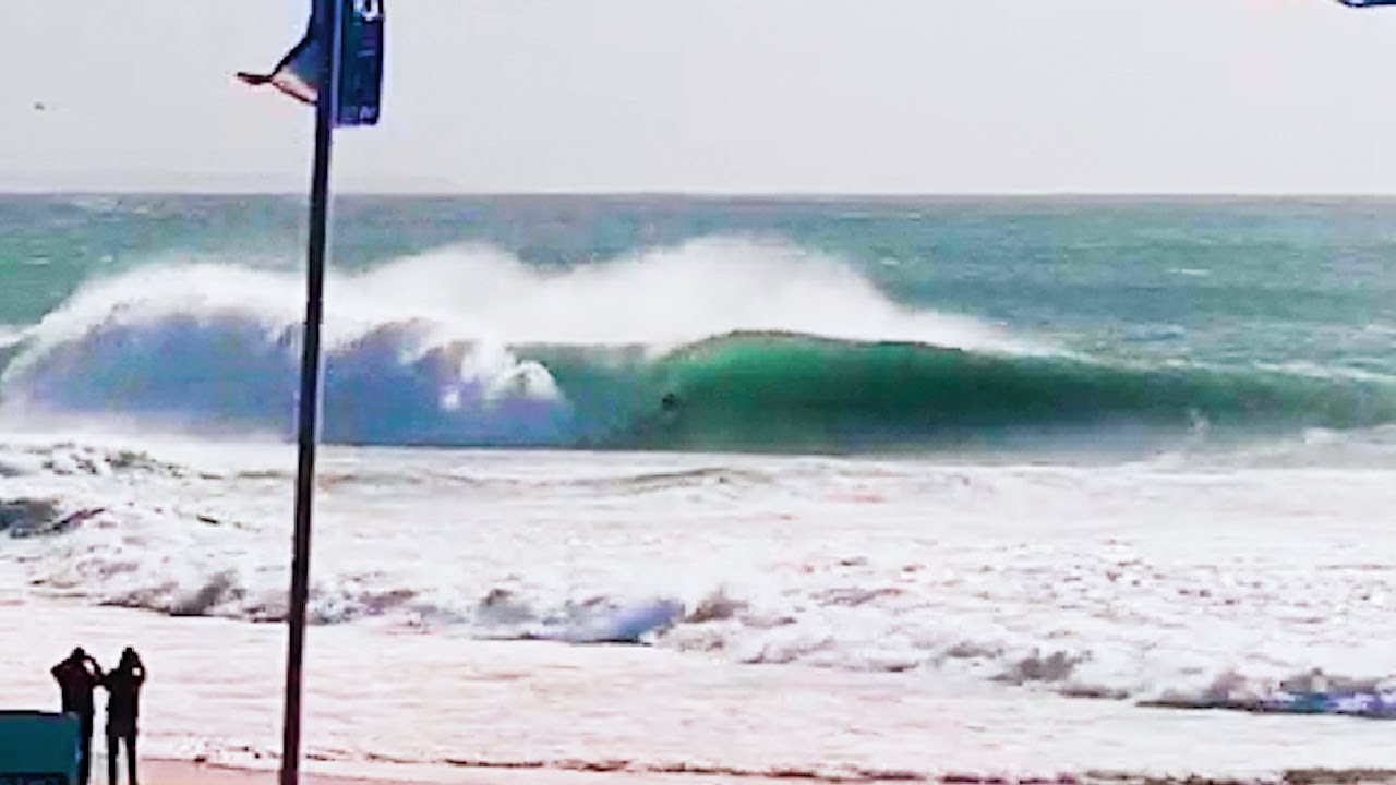 Kelly Slater's barrel-to-floater at 2022 Portugal Pro Supertubos (Day 2 ...