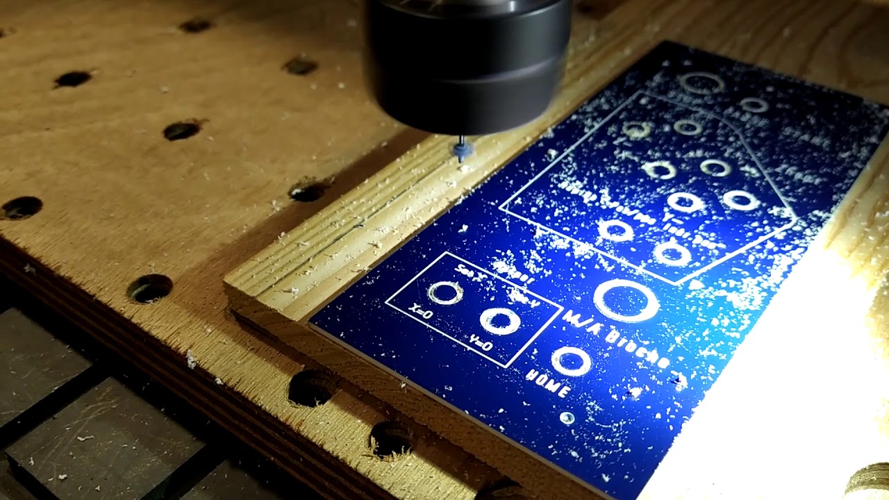 CNC et Gravoply - YouTube