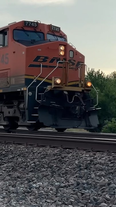 65-70 mph BNSF Z train heading east!! #train #bnsf #bnsftrains #bnsfrailway - YouTube