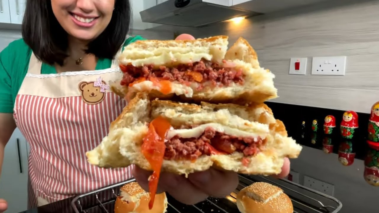 Sojok / Sausage Burger - برجر السجق بأروع تتبيلة | رزان الشبير - YouTube