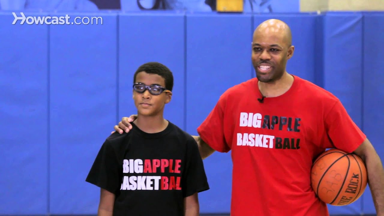 How to Throw a Blind Pass | Basketball Moves - YouTube