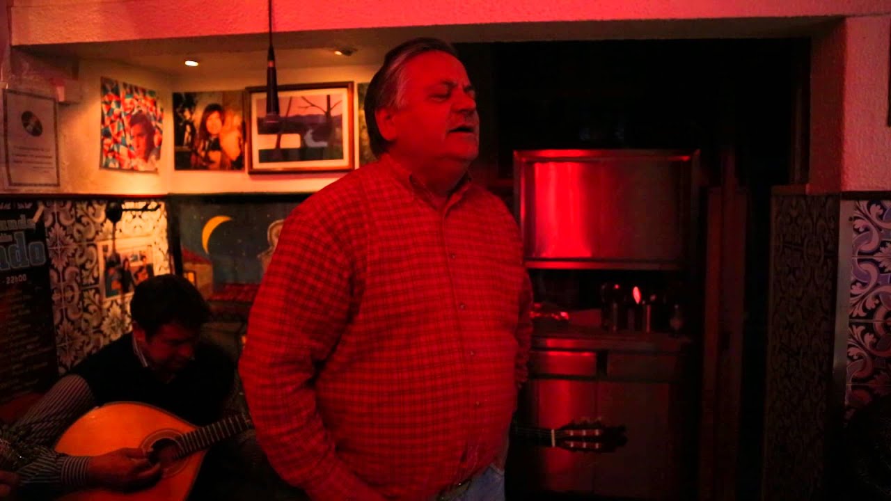 Gil Costa, "Fado das Horas" - "Nostalgia de Alfama" - YouTube