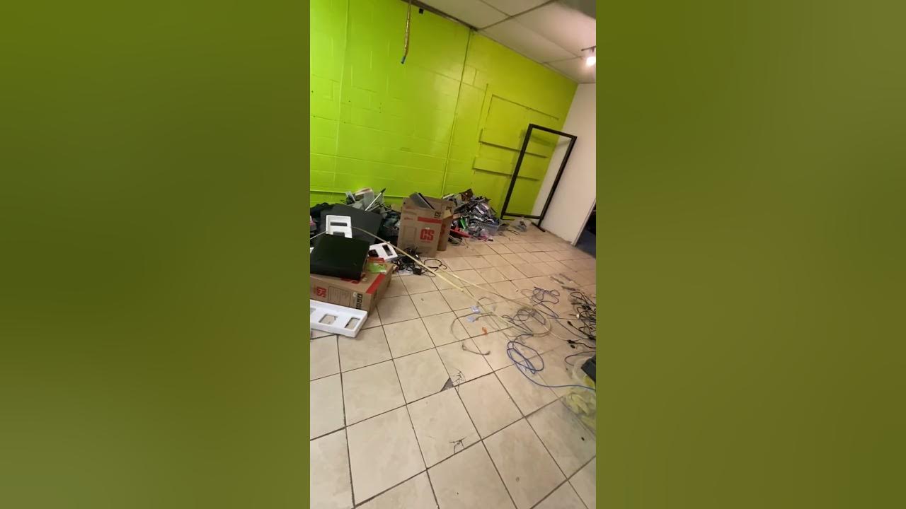 Funny as hell firecracker prank - YouTube