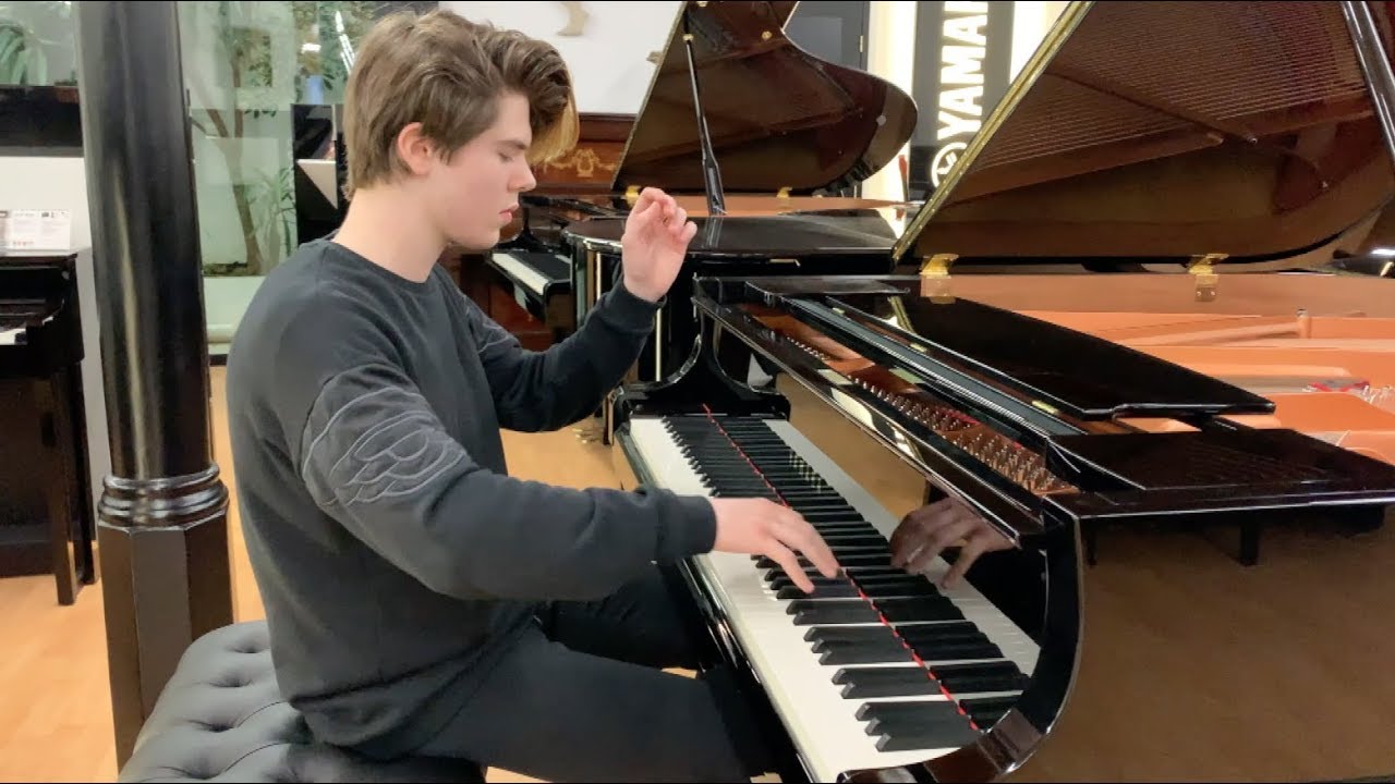 Michael Andreas plays Franz Liszt - La Campanella - YouTube