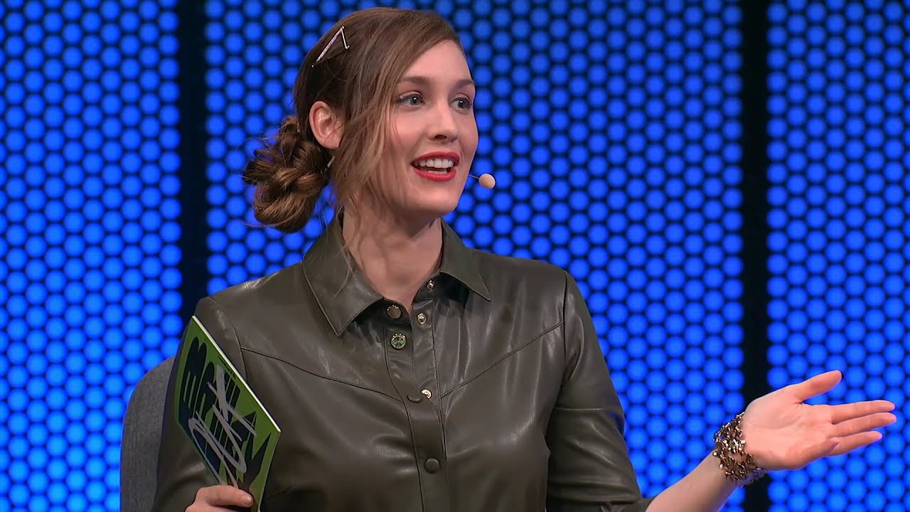 Eefje Depoortere ("sjokz") in shiny leather dress, League of Legends e ...