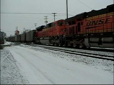 BNSF 5881 Leads The C-NAMPHP - YouTube