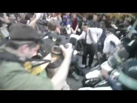 NYPD DI Johnny Cardona and the moment prior to his punch (clip) - YouTube
