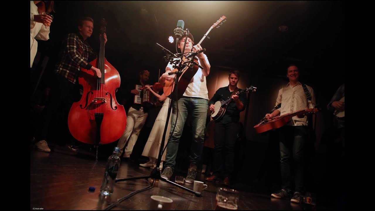 Hayde Bluegrass Orchestra & Blue Tram - Bury Me Under the Weeping ...