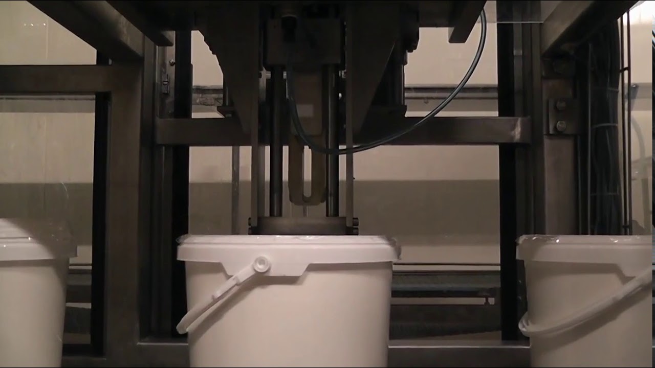 Automatic Packaging machine Bucket Lid pick and place - YouTube