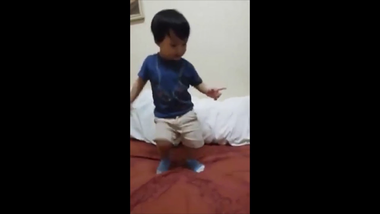 wiggle wiggle (throwback dance when jed 2 years old ) - YouTube