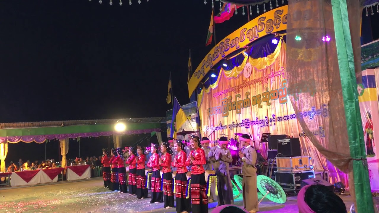 Danu traditional dance - YouTube