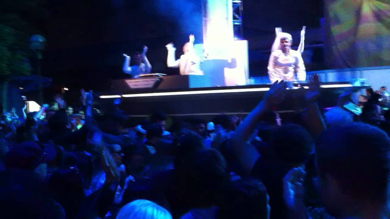 ElecTRONica! Awe Yea! Make'em jump Adam! - YouTube