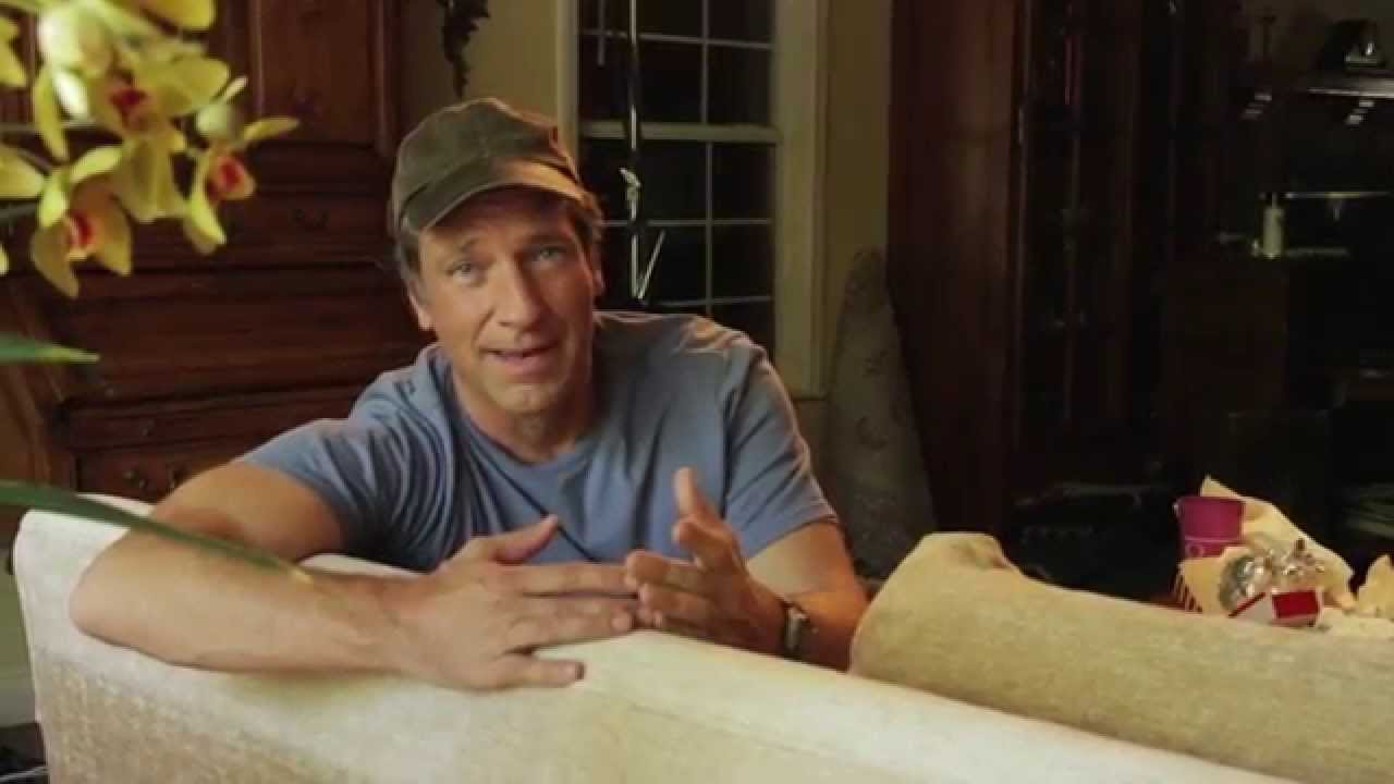 Mike Rowe Speaks to Moms about Technician Jobs at Caterpillar - YouTube