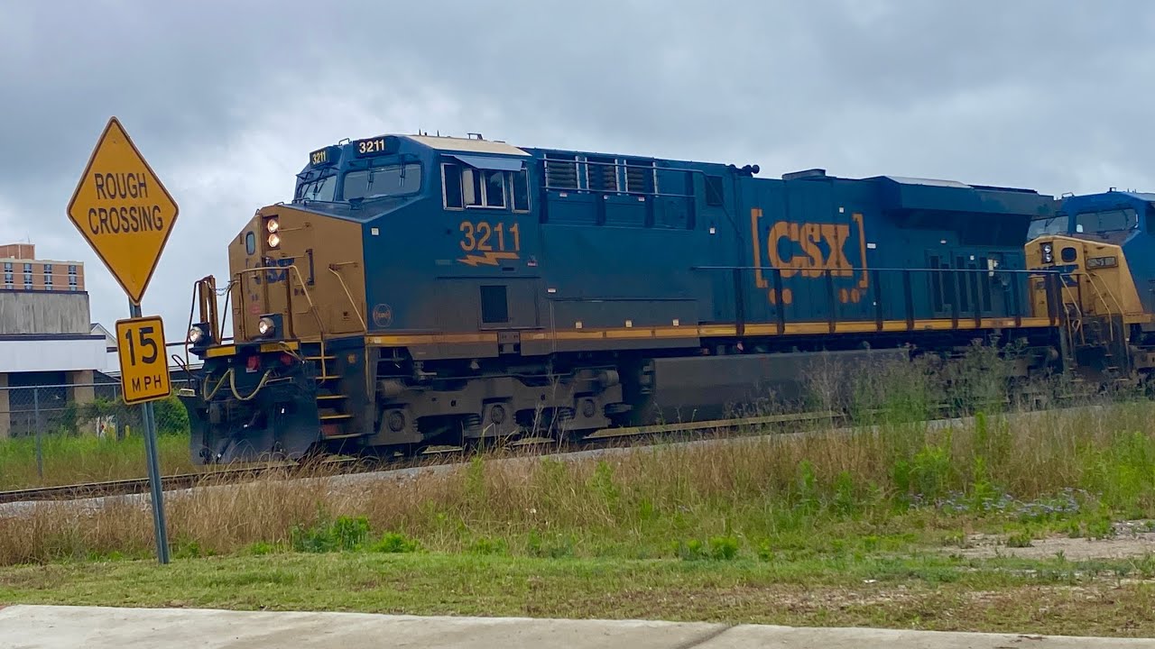 (Almost missed) CSX 3211 leads M692 departing Augusta, GA - YouTube