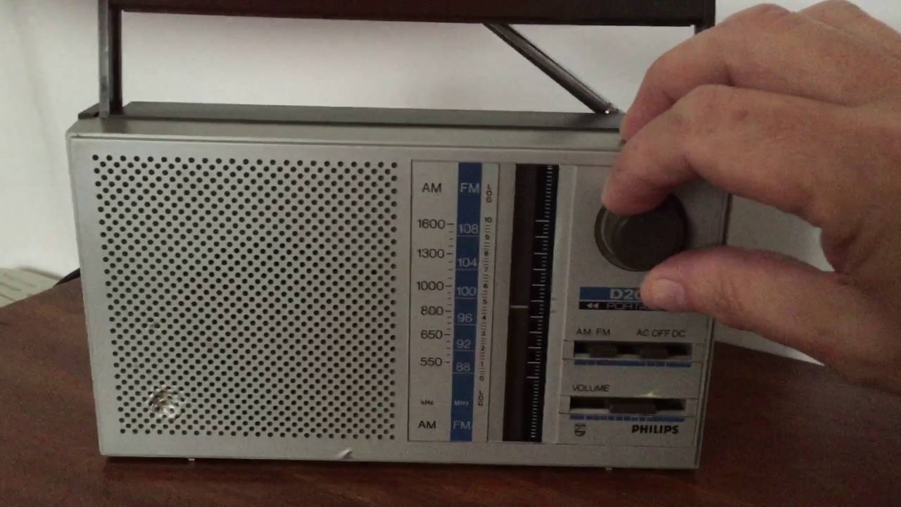 Radio philips D2000 portable AM-FM - YouTube