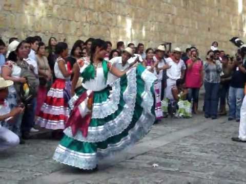 EL PATO, PINOTEPA NACIONAL GUELAGUETZA 2011 - YouTube