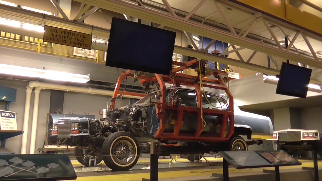 Vintage Motors USA Car Club Tours the Detroit Historical Museum - YouTube