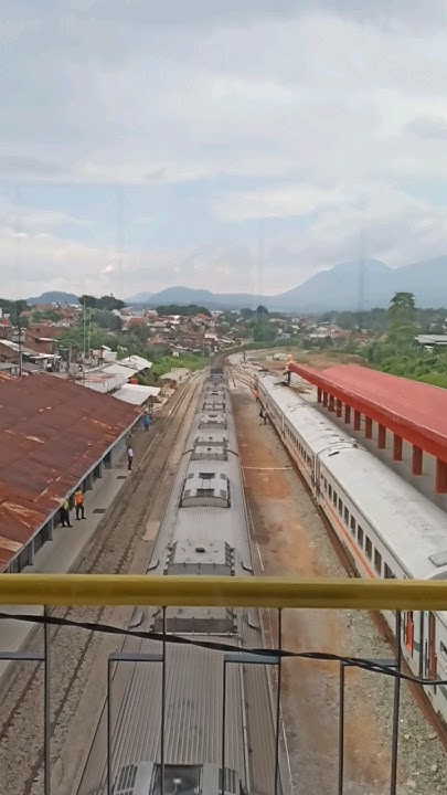 Melihat Atap Kereta #music #keretaapi #train - YouTube