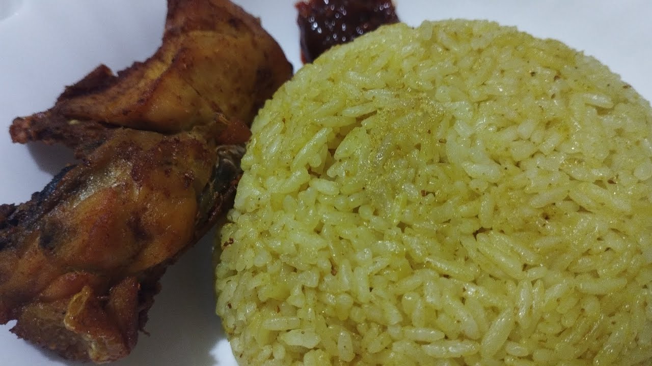 NASI KUNING INSTANT PAKE BUMBU RACIK AYAM GORENG.... YUMMY - YouTube