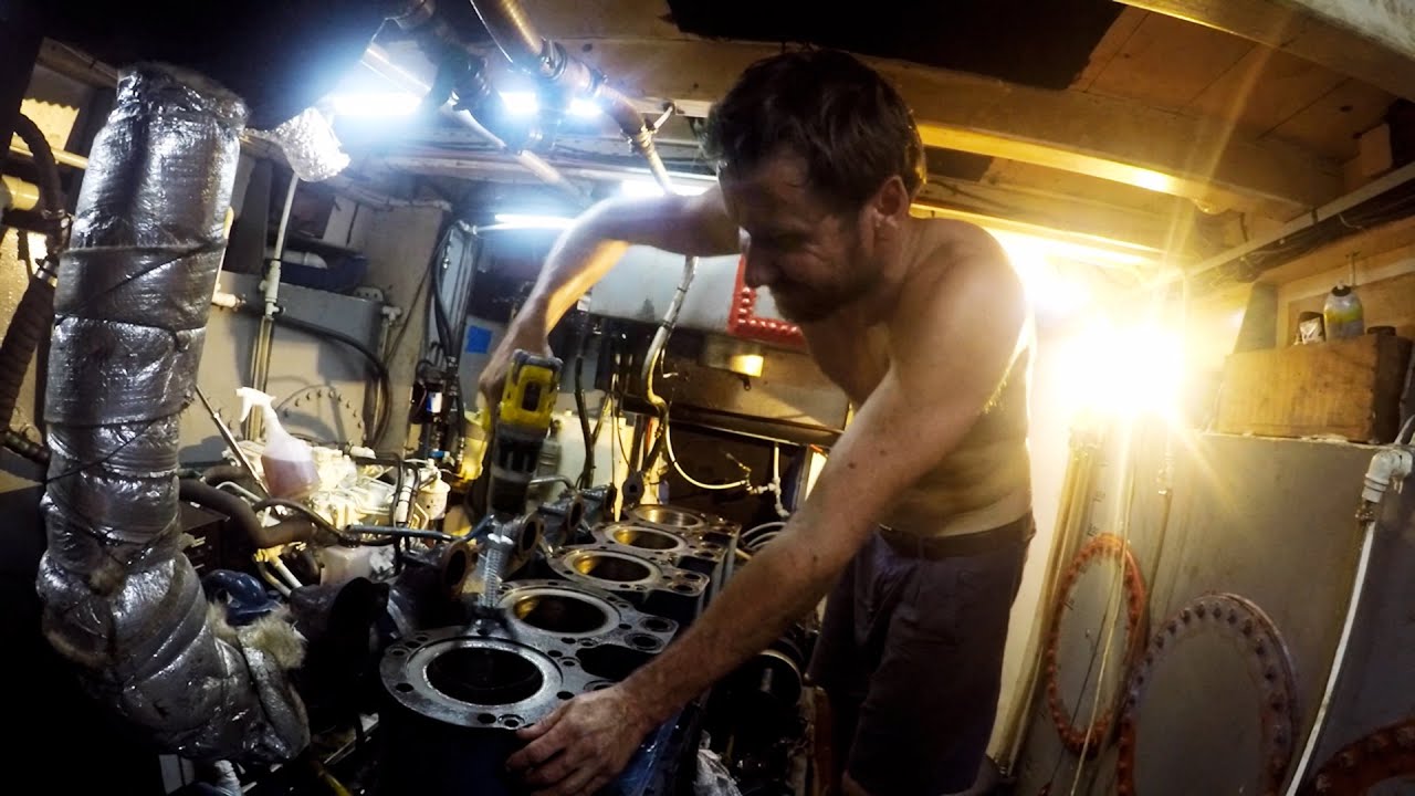Rebuilding a 1946 Gardner 5L3 Diesel Engine - The Wet Way - YouTube