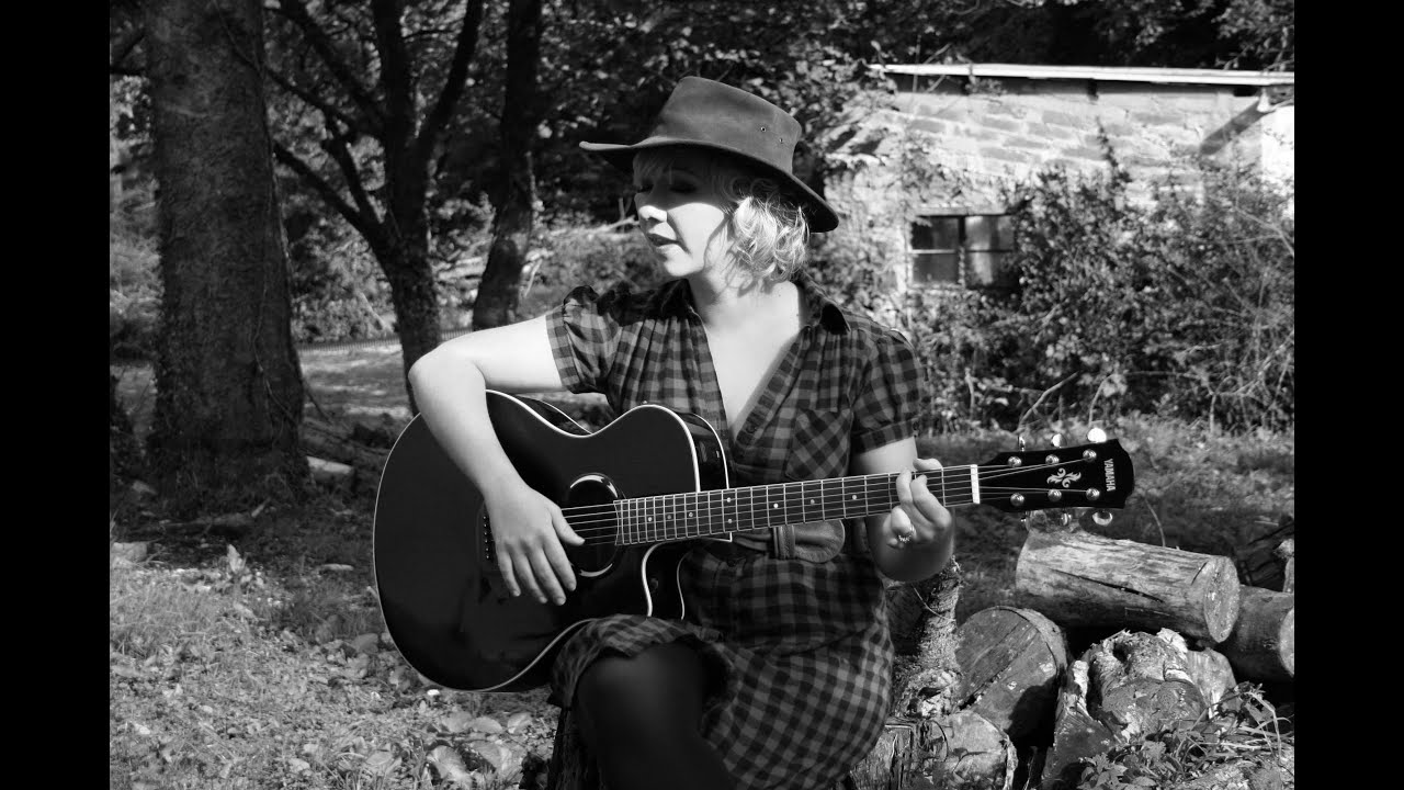 GUITAR TOWN Cathy McGovern - YouTube