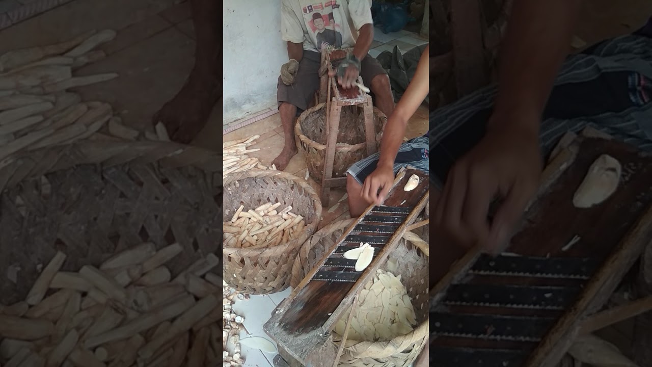 Proses pembuatan kripik singkong jabaan manding sumenep madura - YouTube