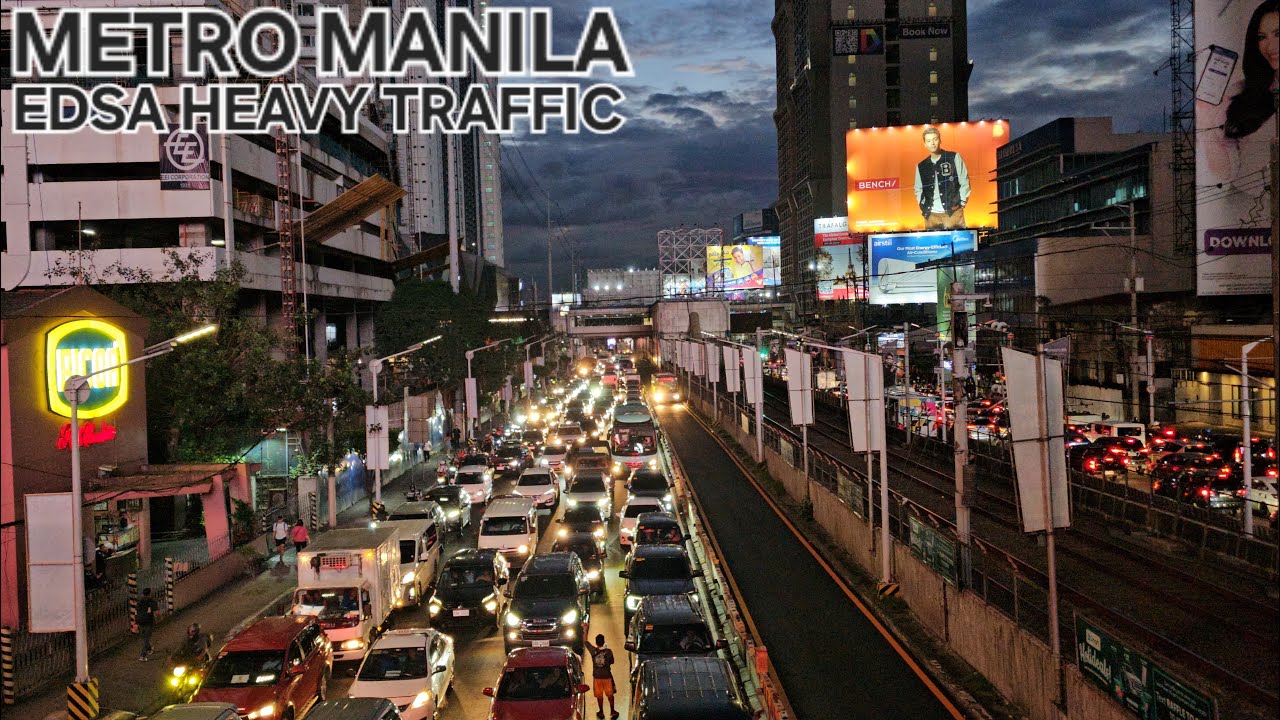 CHRISTMAS SPIRIT RUSH HOUR "EDSA in Heavy Traffic": Metro Manila 5:30pm ...