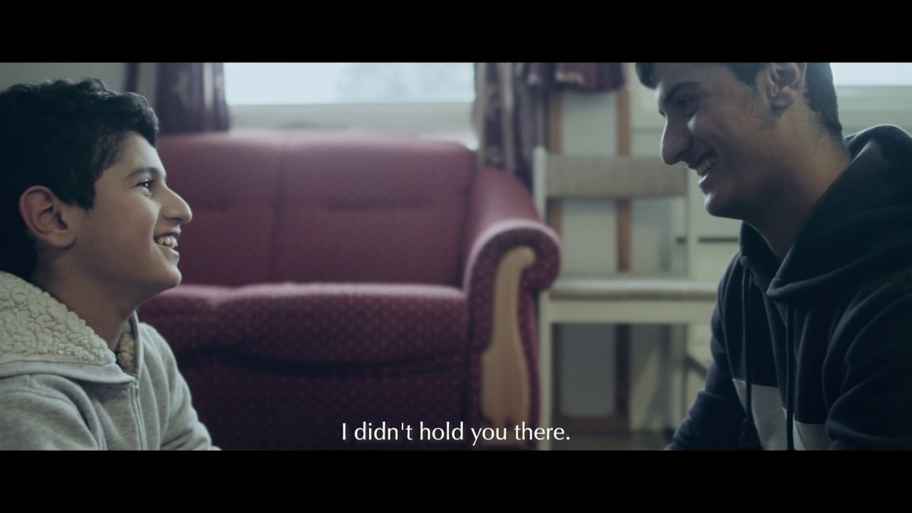 Engelsk Trailer Please Wait - YouTube