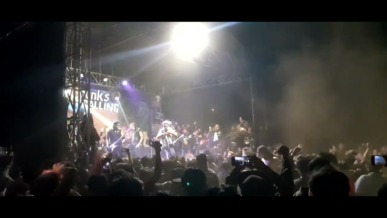 BUNGA HITAM " Kebersamaan " .. live at UP THE PUNK's CALLING ragunan ...