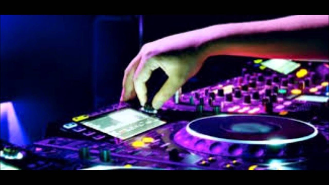 David Guetta Play Hard (Official Video) ft Ne Yo, Akon - YouTube