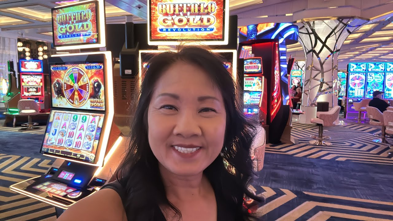 🔴Late night LIVE slot play! - YouTube