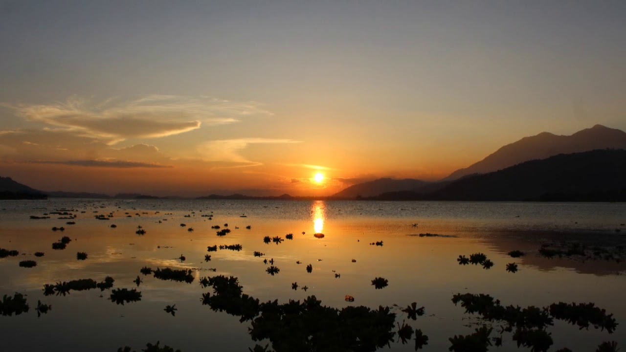 Nikmati sunset pinggiran danau sentani kab.jayapura papua ( kampung ...