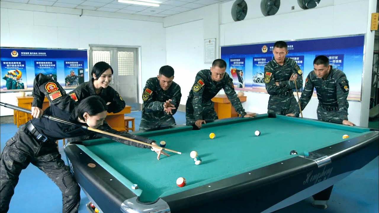 男特種兵不想和女兵組隊,哪知女兵們個個生懷絕技,男兵們當場服氣! Youtube
