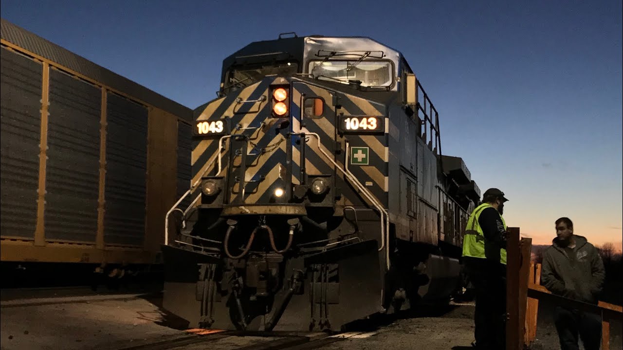 Pictures of CEFX #1043 Leading CSX K443-01 in {4K} - YouTube