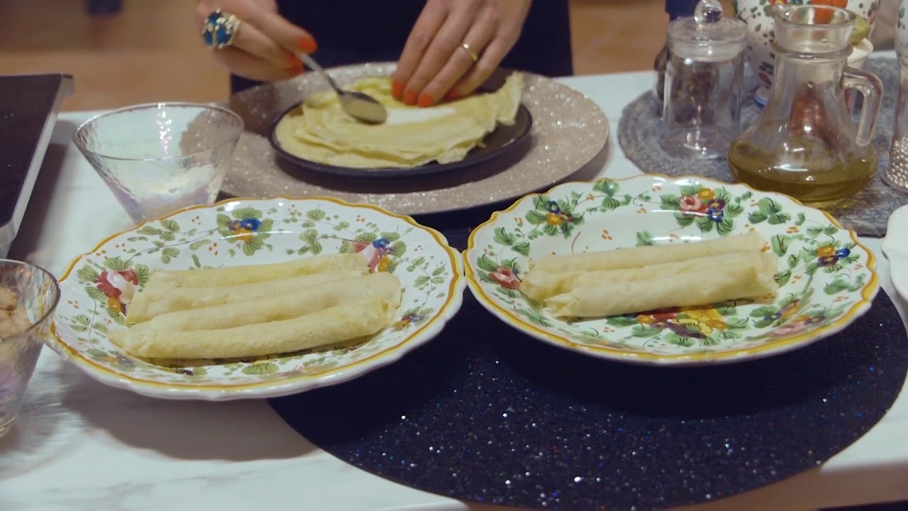 Scrippelle ‘mbusse (crispelle in brodo) - YouTube