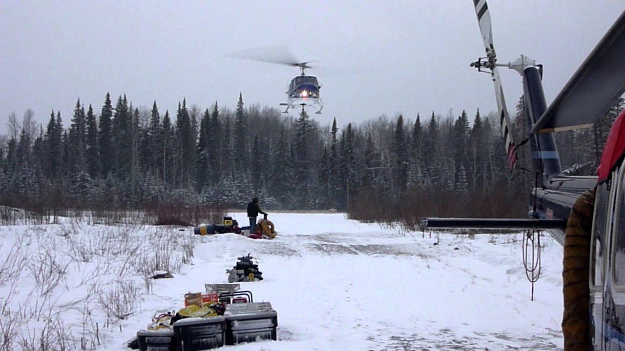 Bell 212 landing into snowball - YouTube